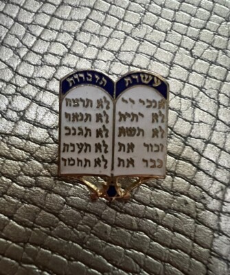 Vintage TEN COMMANDMENTS Tablet Enamel Pin Hebrew Jewish Star of David ...
