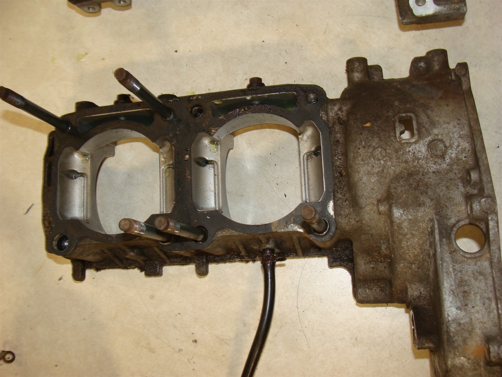 1997 YAMAHA VMAX 600 XTC 8db crankcase engine cases upper lower 8CR00 ...