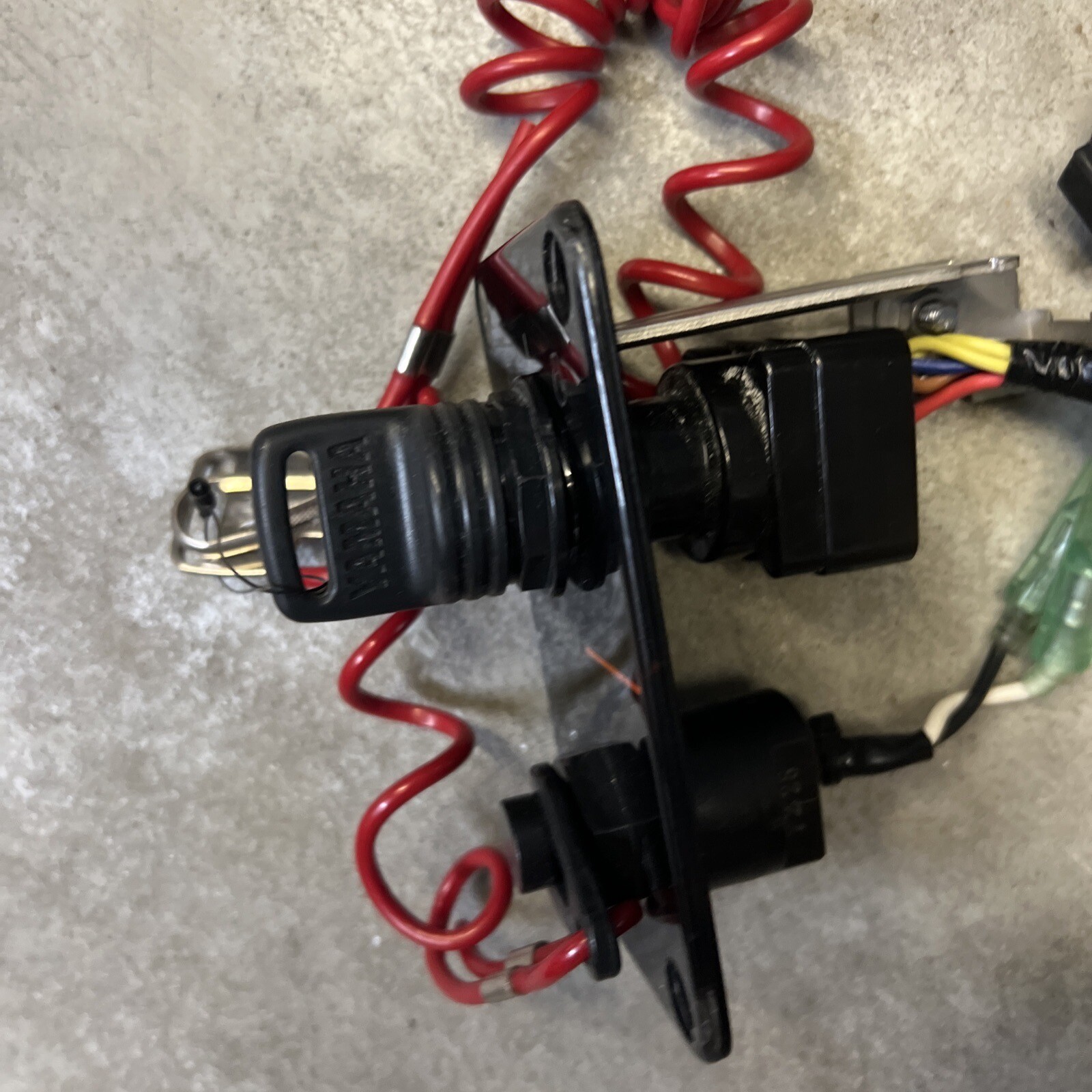 704-82570-11-00 Yamaha Outboard Single Key Switch Panel 704-82570-12-00 ...