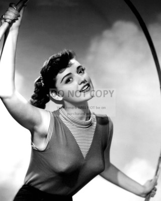 ANNA MARIA ALBERGHETTI SINGER AND ACTRESS - 8X10 PUBLICITY PHOTO (BT139 ...