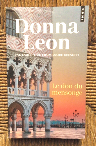 Livre roman policier Le don du mensonge de Donna Leon | eBay