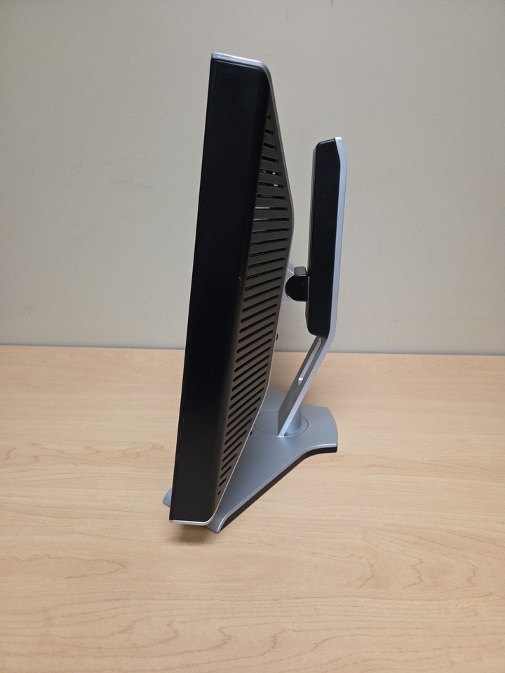 Dell 2007FPb 20" LCD Monitor 1600x1200 DVI VGA S-Video Composite w ...