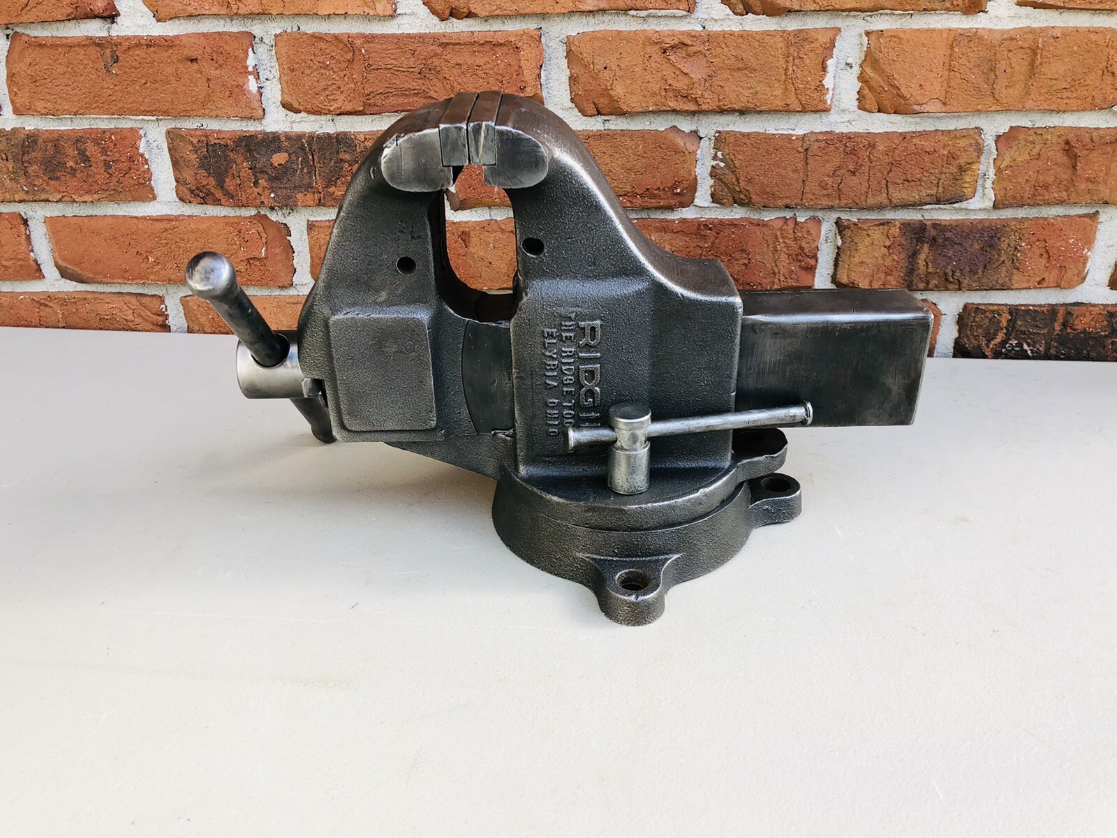 VINTAGE RARE Ridgid BENCH VISE ANTIQUE COLLECTIBLE HARDWARE TOOL SWIVEL ...