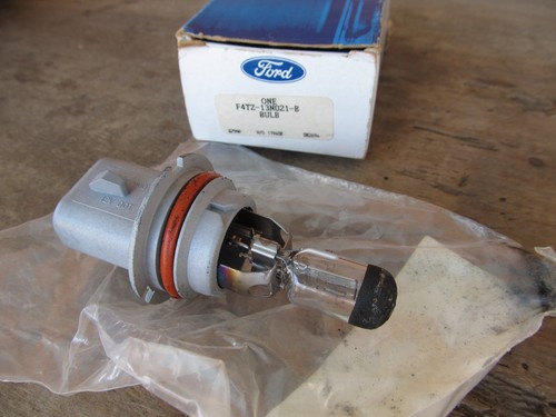 NEW OEM HEADLIGHT BULB & RETAINER FORD LINCOLN MERCURY VEHICLES F4TZ ...