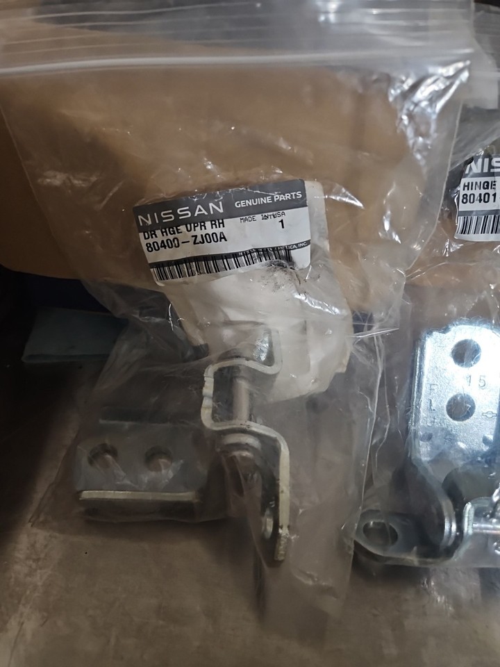 OEM NEW Front Upper Left or Right Door Hinge Armada N-Series 80401 ...