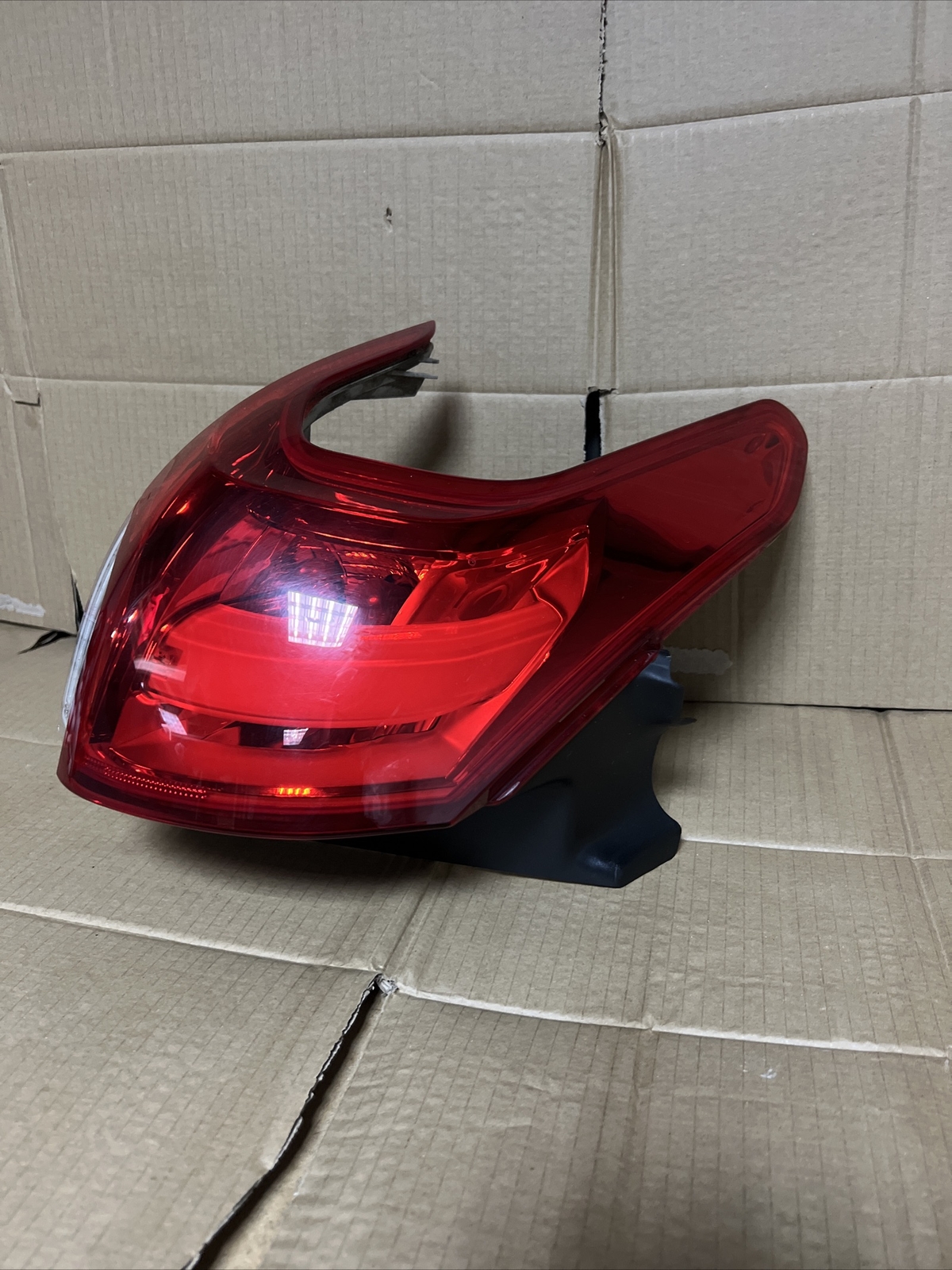 2014 Peugeot 2008 5dr Hatch Outer Taillight Lamp NS Left Passenger ...