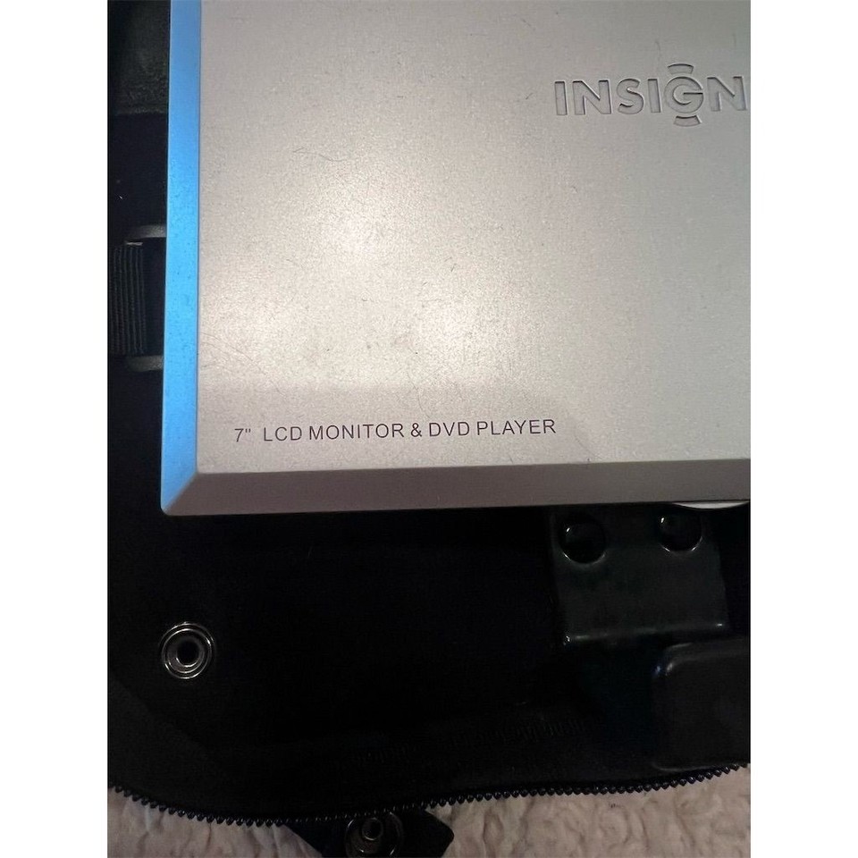Insignia 7" Portable LCD Monitor & DVD Player Compact 2005 IS-PD040922 ...