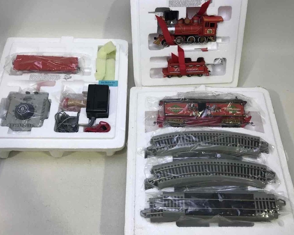 "Budweiser Holiday Express" Illuminated Electric Train w/Engine/Tinder ...