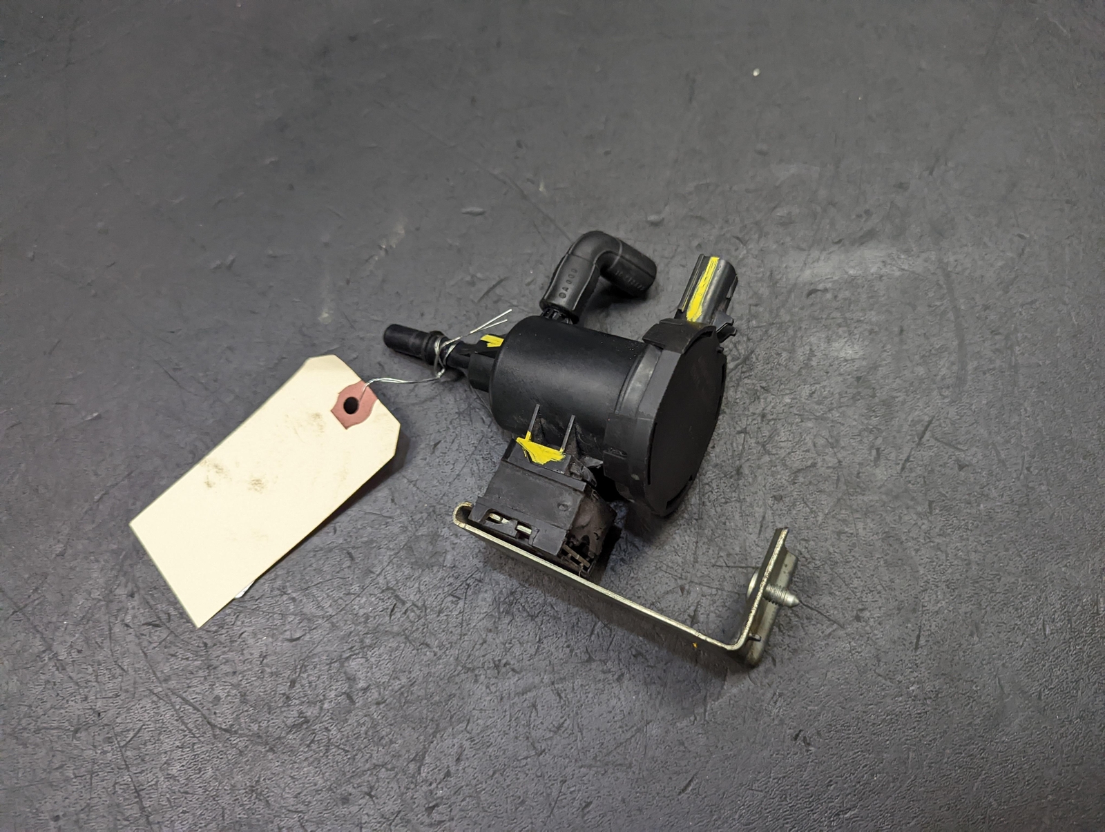 Válvula de control de purga de bote de vapor de combustible Mercedes ...