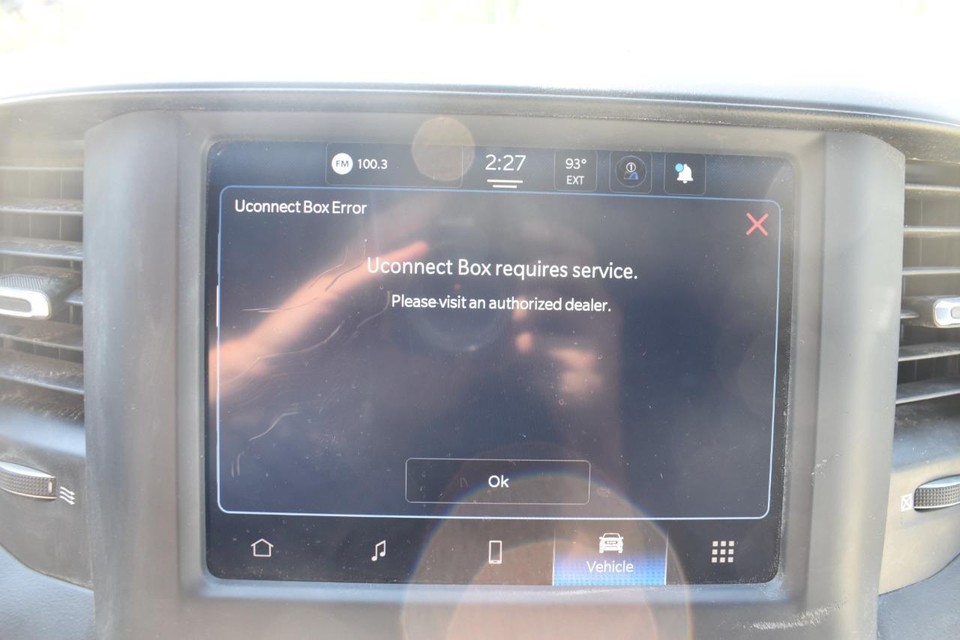 2022 RAM 3500 8.4" Uconnect 5 OEM Radio W/ Control Panel & Receiver UBD ...