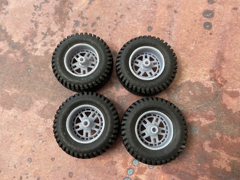 1/24 Scale: 18-Inch Fuel Nitro Wheels W/ Mud Tires; Jeep, Resin 1/25 ...