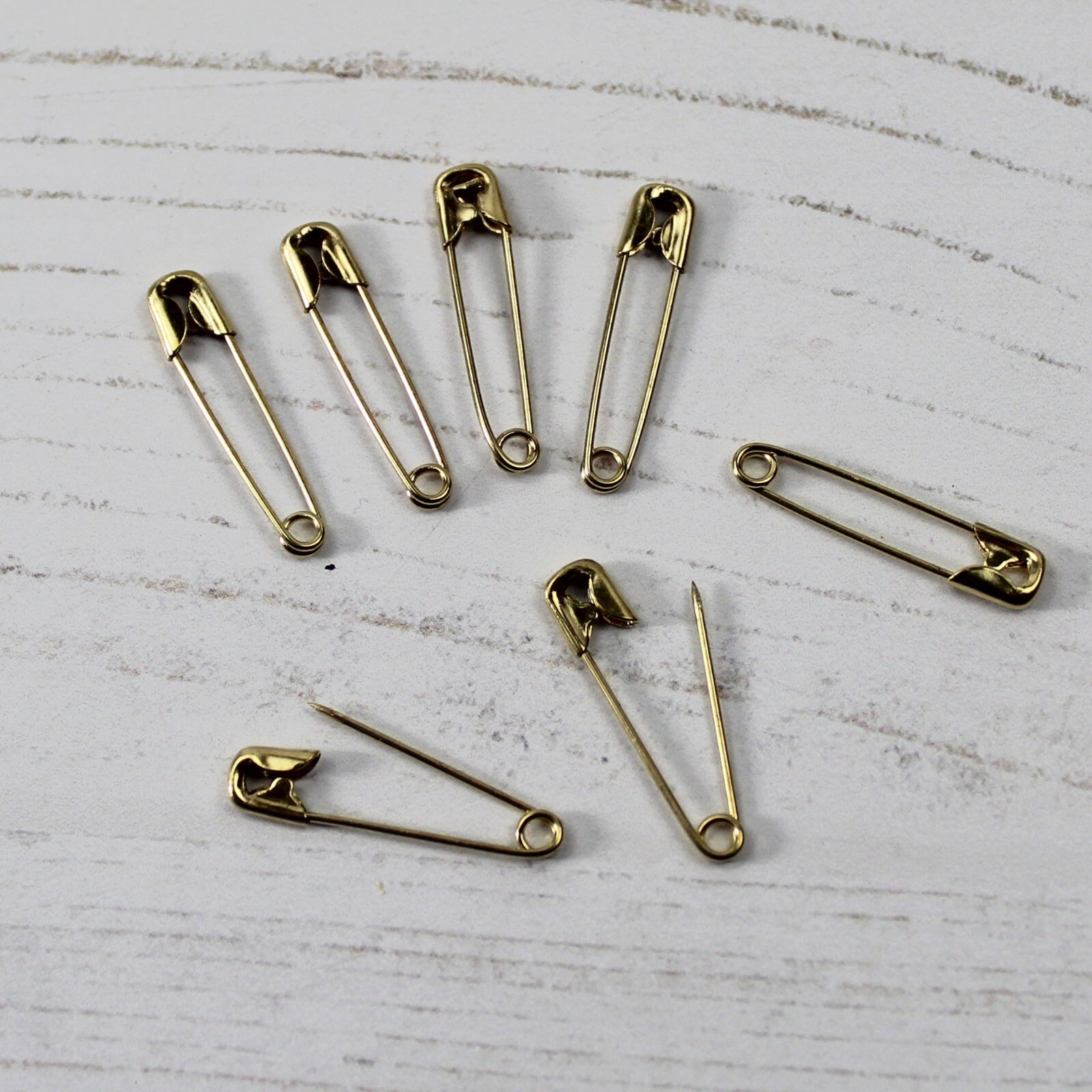 Small Coloured Safety Pins 23mm Silver Gold Black Red Green x 40 Per ...