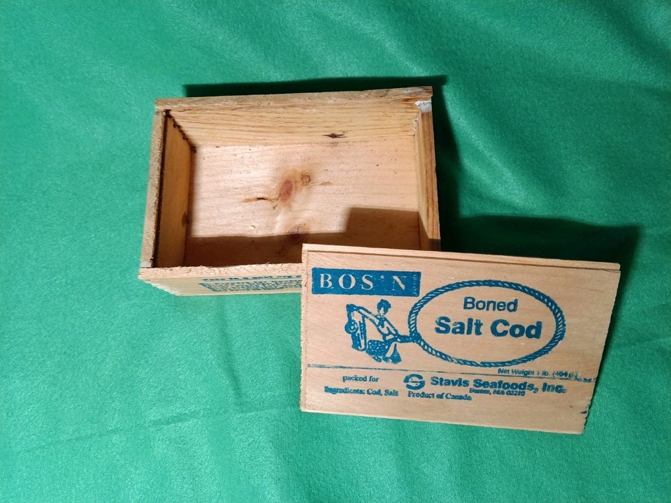 lot of 2 Novelty Fish Lures SpongeBob Squarepants , Patrick in wood box ...