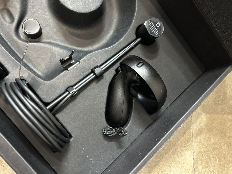 Oculus CV1 3D VR Controllers and Sensors in box. | eBay Australia