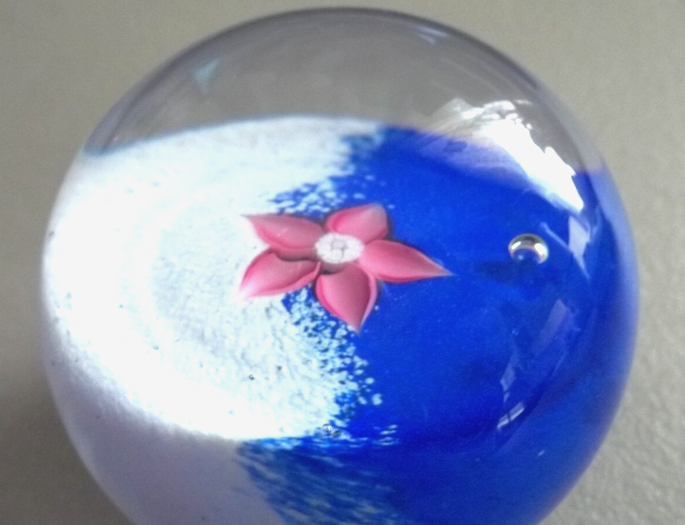 Caithness Art Glass Paperweight Pink flower w/blue & white backround ...