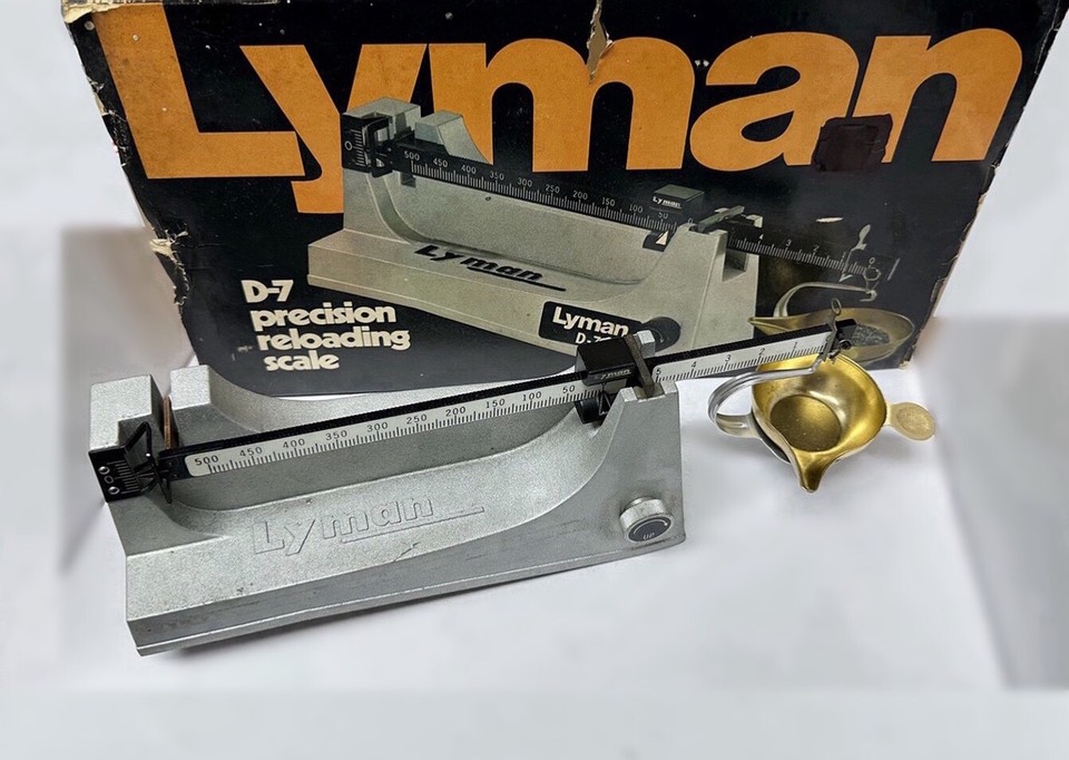 LYMAN “D-7” PRECISION RELOADING POWDER SCALE WITH “BEAM LIFTER” CONTROL ...