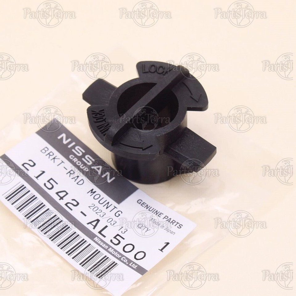 Genuine NISSAN 350Z INFINITI FX35 / FX45 / G35 Radiator Upper Mounting ...