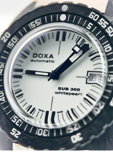 Doxa 822.70.011.23 Sub 300 Carbon Whitepearl, mint condition | eBay