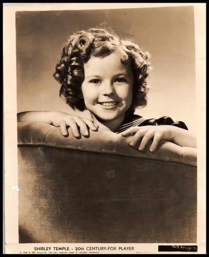 Hollywood Beauty SHIRLEY TEMPLE 1936 CUTE CHILD POSE STUNNING PORTRAIT ...