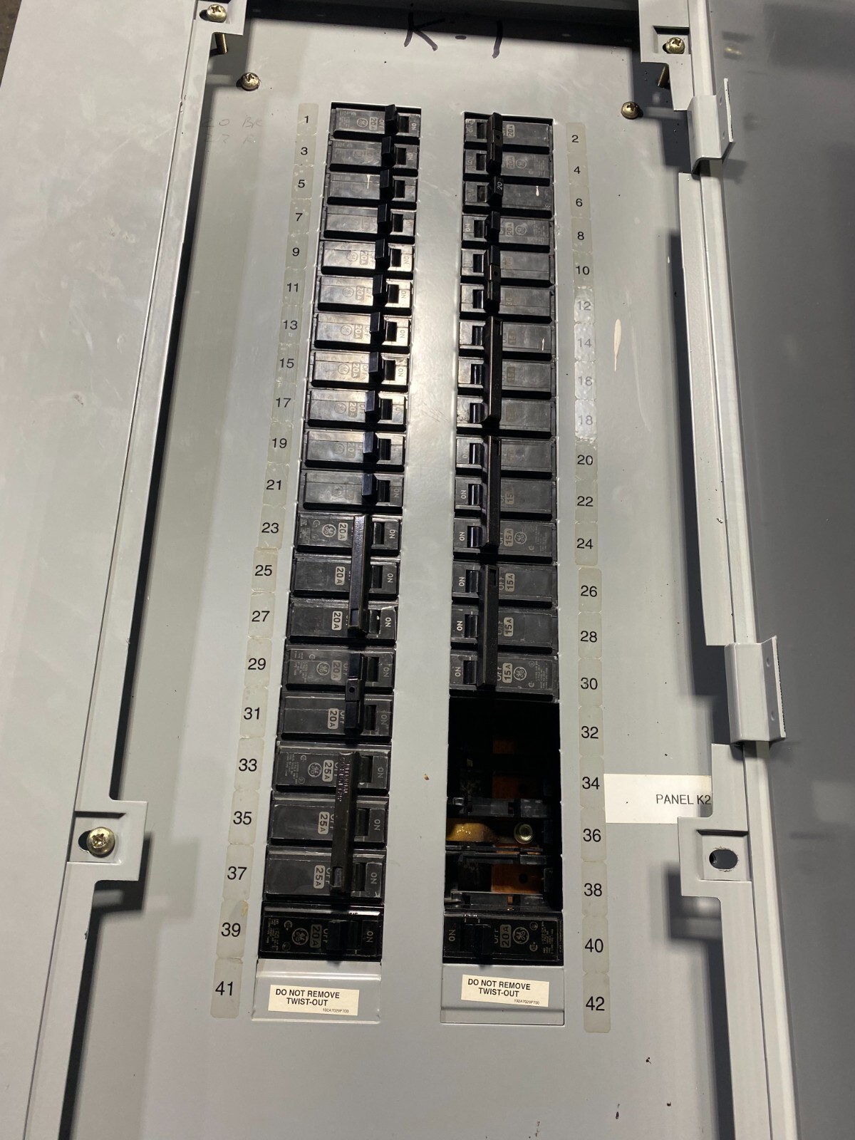 GE AQF3422MBX Panelboard 225 AMP 208Y/120V 3 Phase 4W 42 Circuit THQB ...