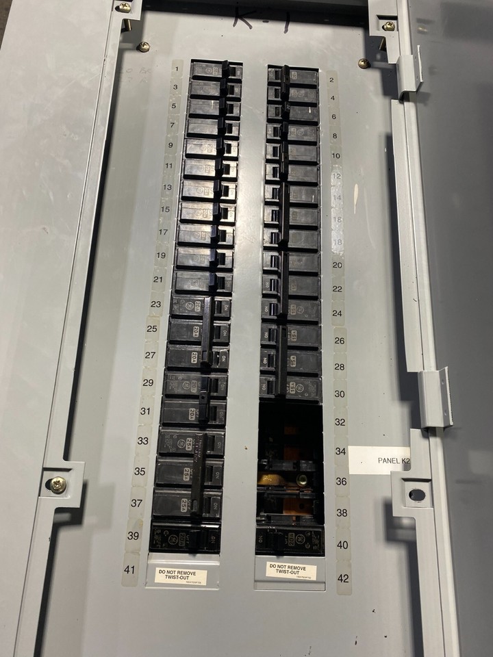 GE AQF3422MBX Panelboard 225 AMP 208Y/120V 3 Phase 4W 42 Circuit THQB ...