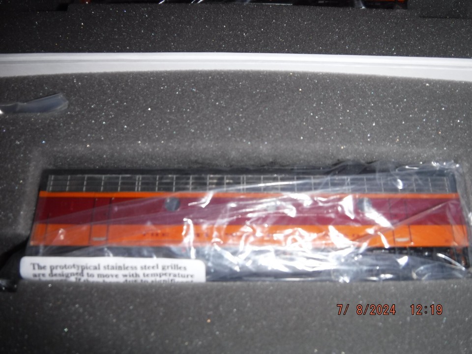 GENESIS HO MILWAUKEE ROAD LOCOMOTIVE SET F9A& F9B 85C & 85D G32000&01 ...