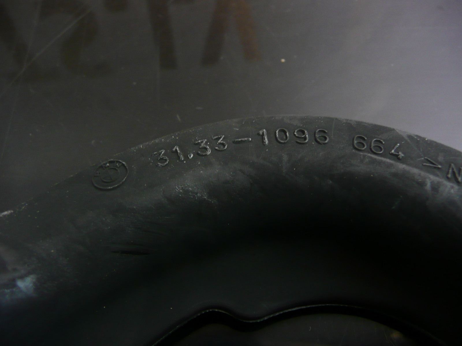 2x NEW GENUINE BMW E39 E46 E60 E61 E63 E64 SPRING PAD FRONT LOWER ...