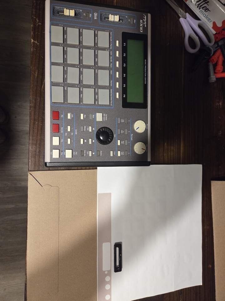 Akai MPC1000 Sampler & Sequencer Tabletop 16 Pads MIDI I/O Faders ...