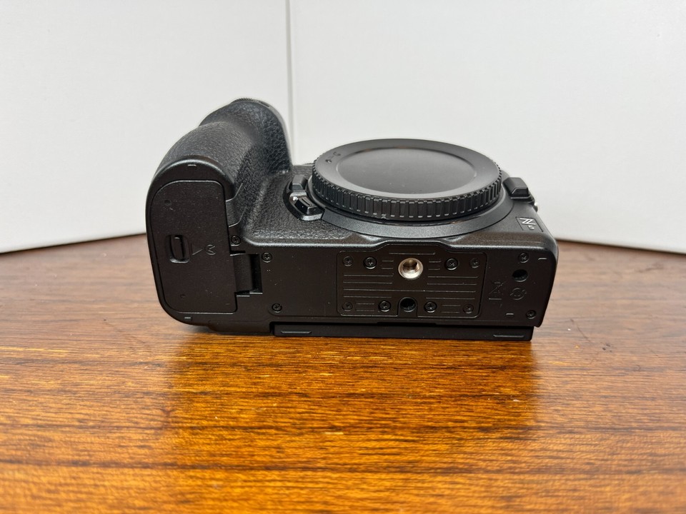 Nikon Z5 Mirrorless Camera Body with Battery and Box, LOW SHUTTER COUNT ...