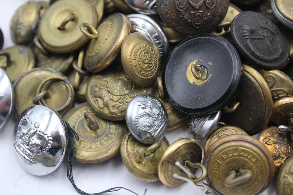 Mixed Buttons Lot Inc Welsh Guard Civil Defence MGC Pay Corp Kings ...