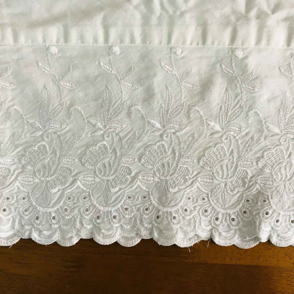 Wellington Fine Linens 2 Pillowcases Embroidered 300ct Luxury Sateen ...