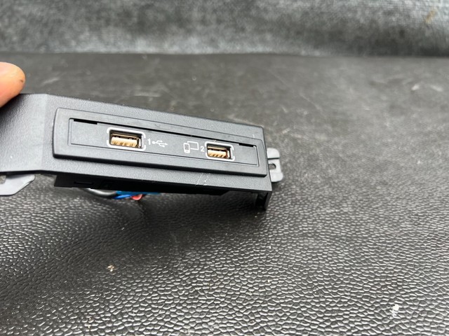 2016 MERCEDES BENZ Gle450 AMG USB Hub Connector Control Module ...