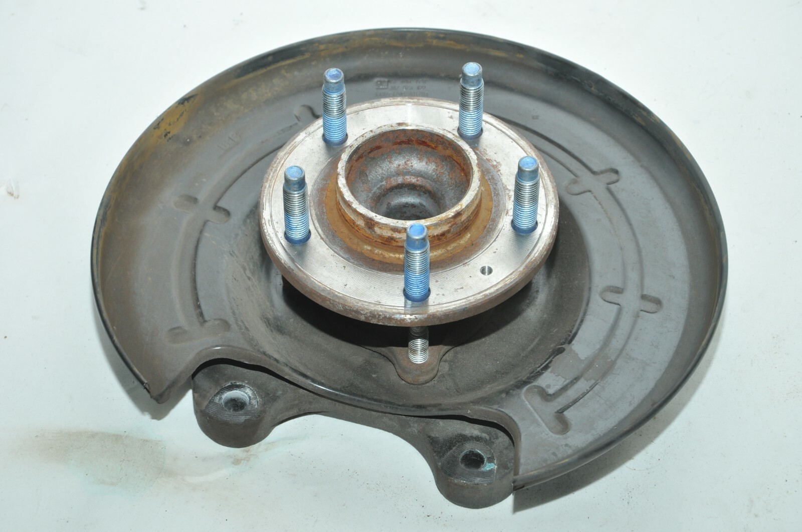 11-16 OEM Chevy Cruze Rear Left Driver Side Spindle Bearing Hub Dust ...