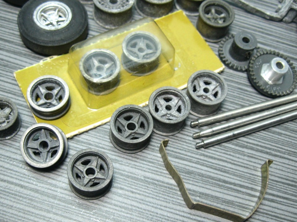 1960s SLOT CAR COX Chassis Mag Wheel Rims Tires Axle Nice LOT VINTAGE 1 ...
