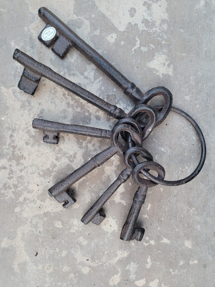 Rustic Jailor Pirate Skeleton Keys Ring Black Cast Iron Old West Décor ...