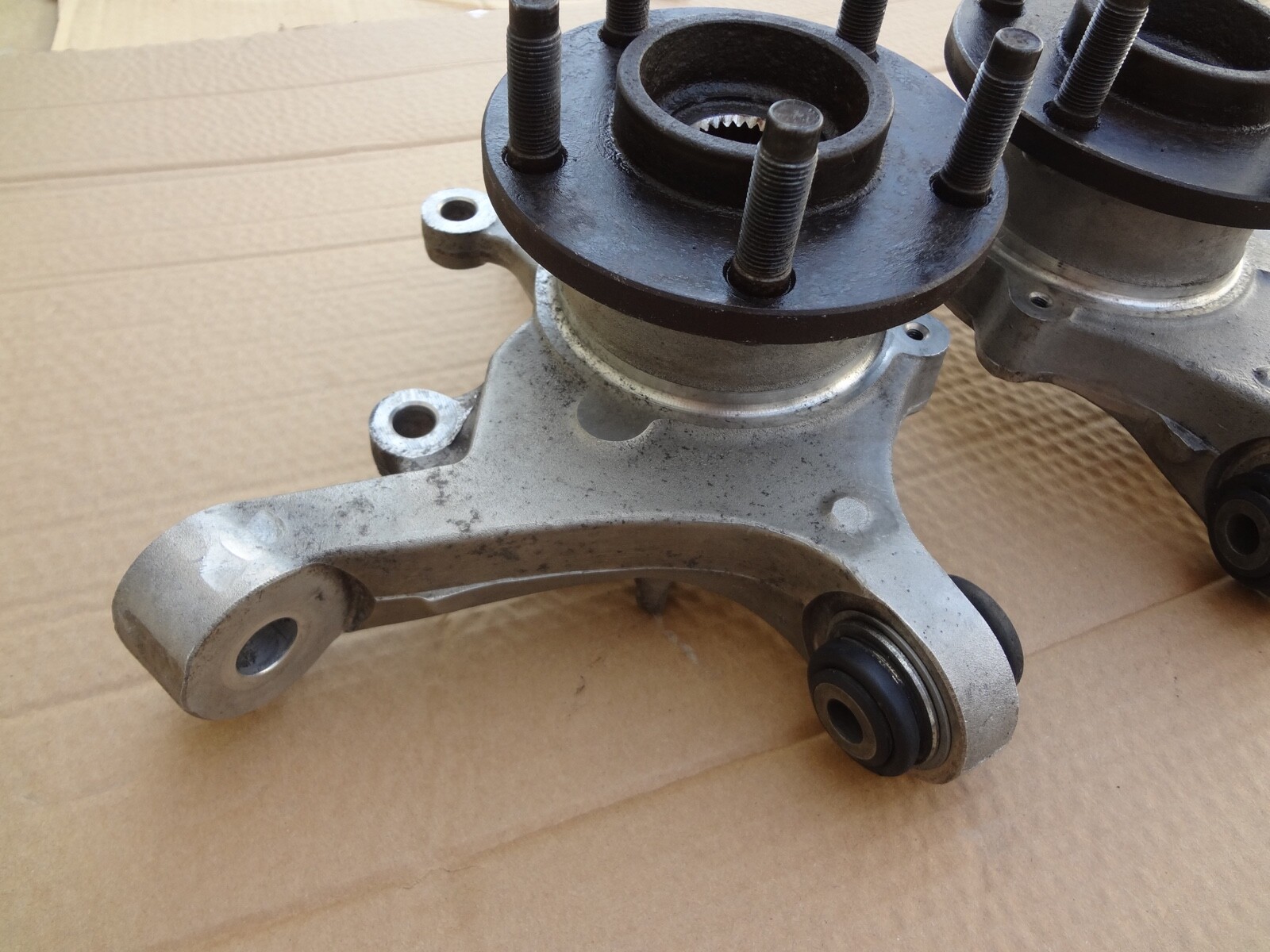 2003 - 2004 MUSTANG SVT COBRA 4.6 IRS LH & RH SPINDLE HUBS OEM SKU ...