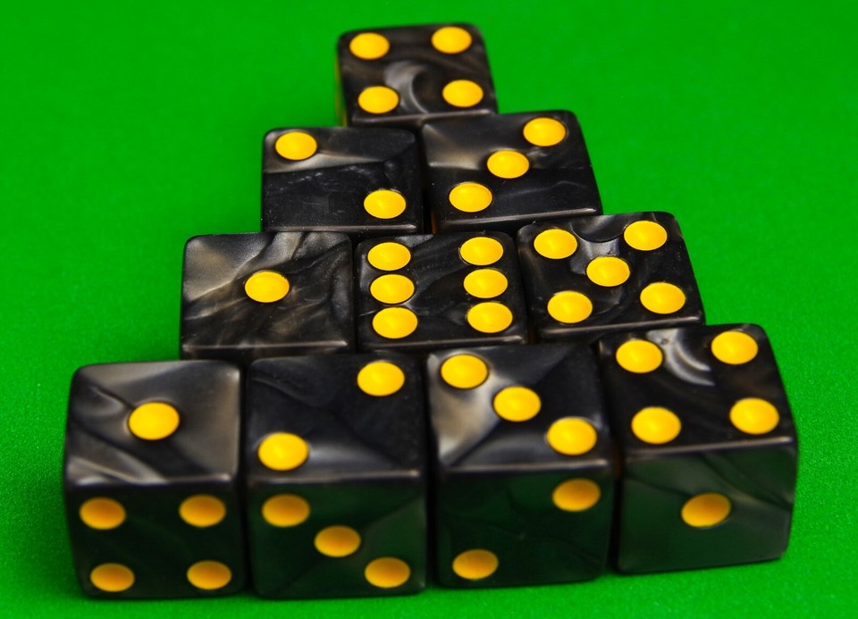 d6 DICE SET (10) 16mm - MARBLED, BLACK/YELLOW, WARHAMMER, D&D, RPG, NEW ...