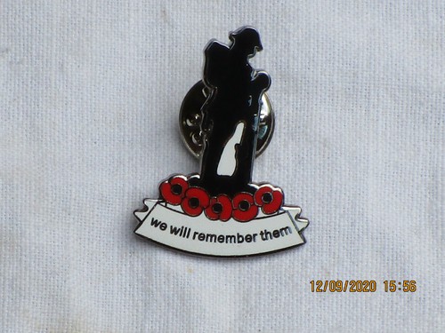 Remembrance Pin Badge, WW1, Poppy, Mourning Soldier 1914-18, Red/White ...