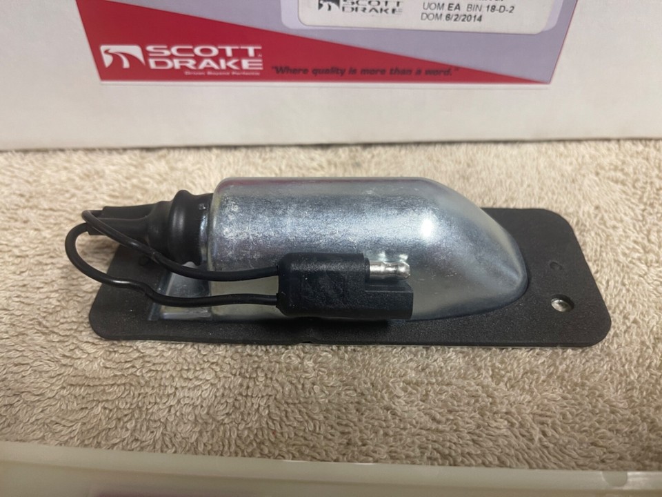 NEW SCOTT DRAKE C7ZB-13A744-C 1967-68 MUSTANG DELUXE DOOR LIGHT ...