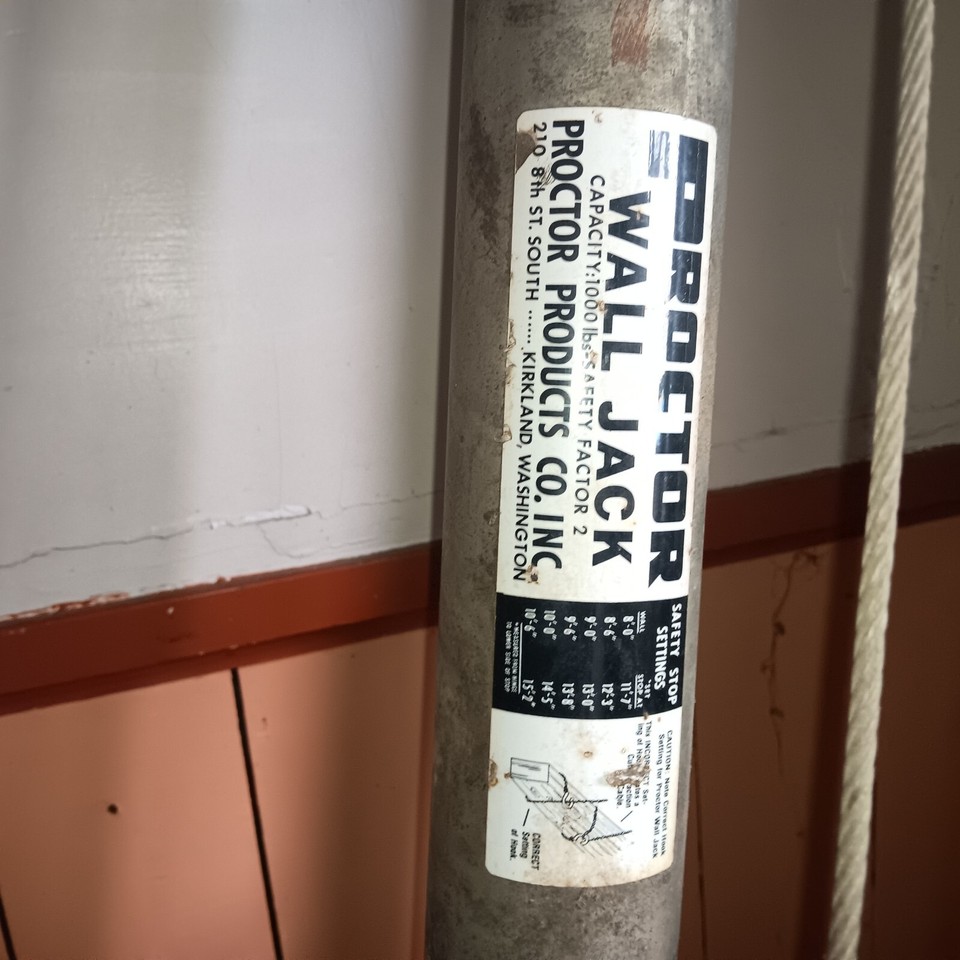 Proctor wall jacks. 9' tall in working order little use. 1000lb ...