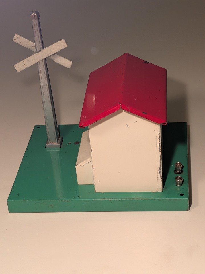 Lionel 451 Switchmanman Signal Shack & Animated Switchman Swinging ...