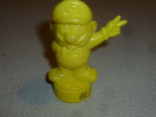 VINTAGE NINTENDO SUPER MARIO CANDY GUM YELLOW CONTAINER 1989 NES SNES ...