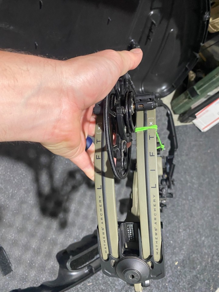 Mathews Lift X 29.5, RH, Ambush, 28.5, 75# w/ Epsilon, limb legs, and ...