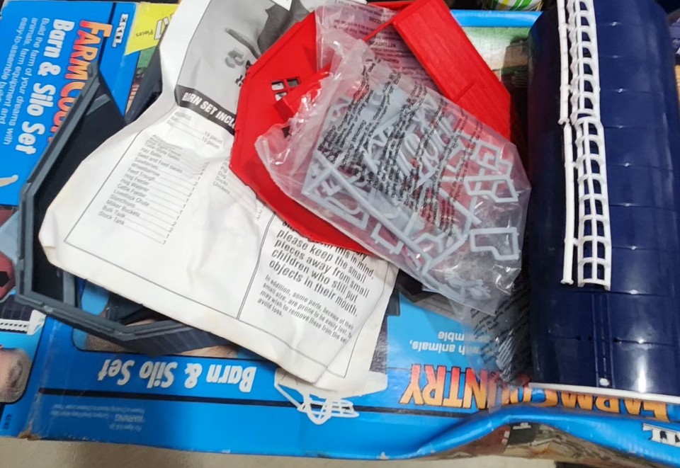 Rare Vintage 1990 Ertl Farm Country Barn and Silo Farm Animals Barn Box ...