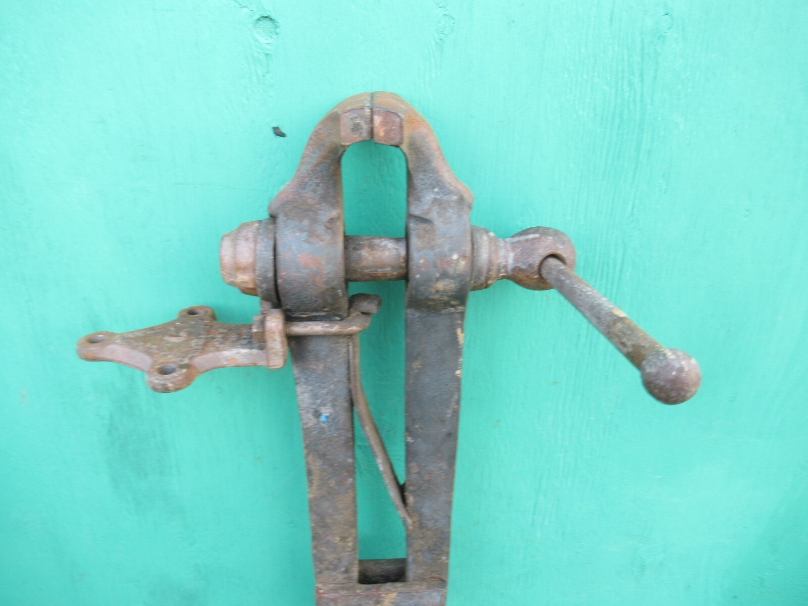 Vintage Blacksmith COLUMBIA Weighs 50 Pounds Post Leg Stump Vise WITH 4 ...