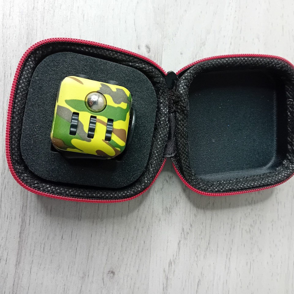 FIDGET CUBE CAMO COLOUR IN CASE - GREAT CONDITION | eBay