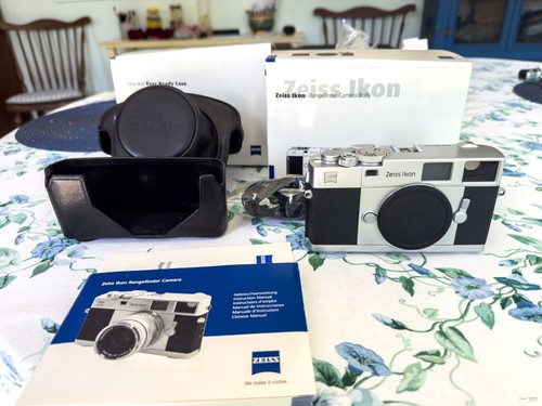 【NEAR MINT】 Zeiss Ikon ZM Rangefinder Camera with Zeiss Ever-Ready Case ...