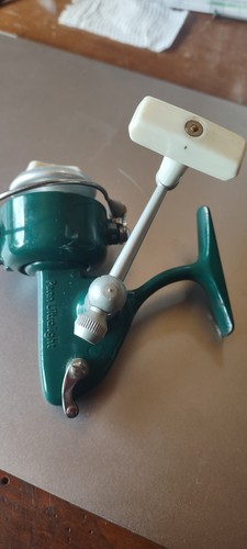Penn 716 Ultra Light Spinning Reel " Greenie". looks like it was just ...