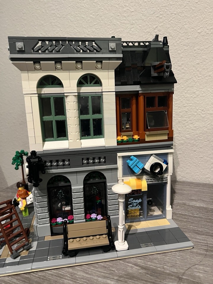 LEGO Brick Bank 10251 Creator Expert Modular Building Town City 100% ...