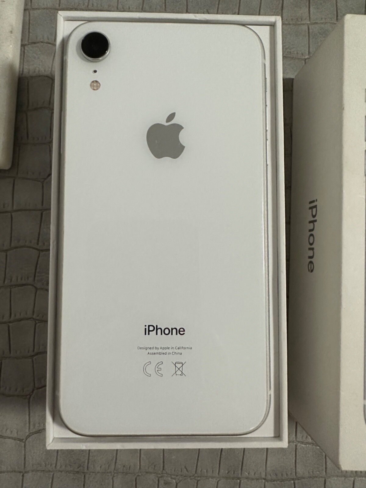 Apple iPhone XR A2105 (GSM) - 64GB - Gelb 190198771636 | eBay.de